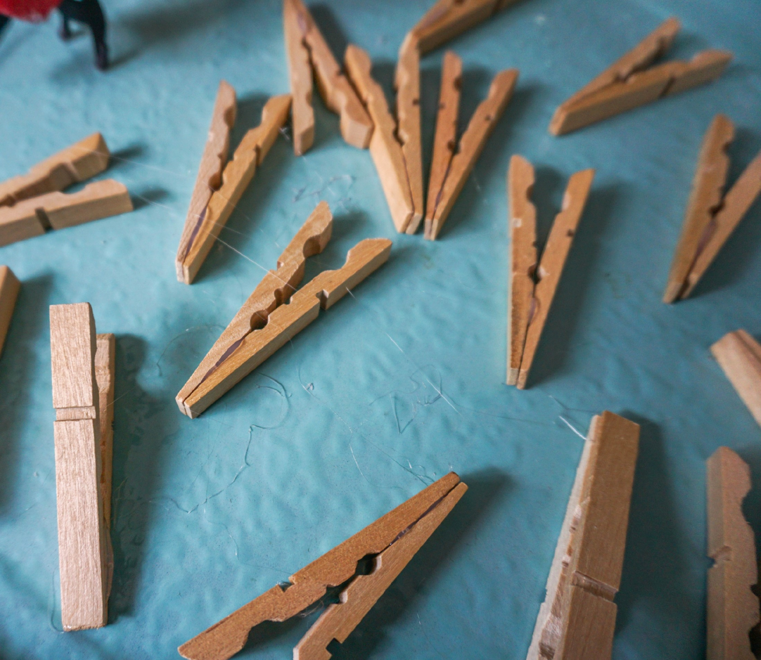 Creat a menorah from clothespins- cheap and easy craft for Hanukkah!