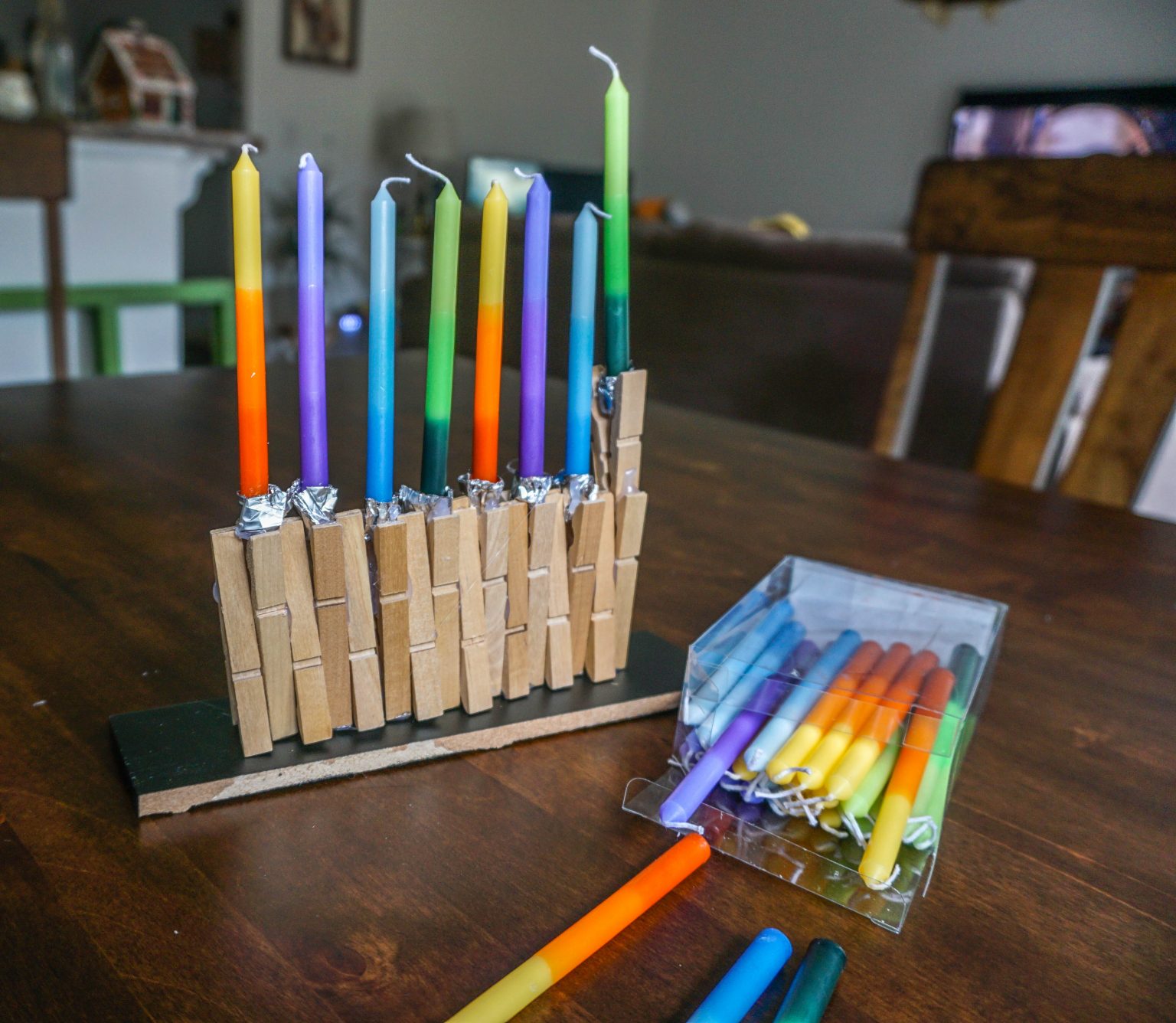 Creat a menorah from clothespins- cheap and easy craft for Hanukkah!
